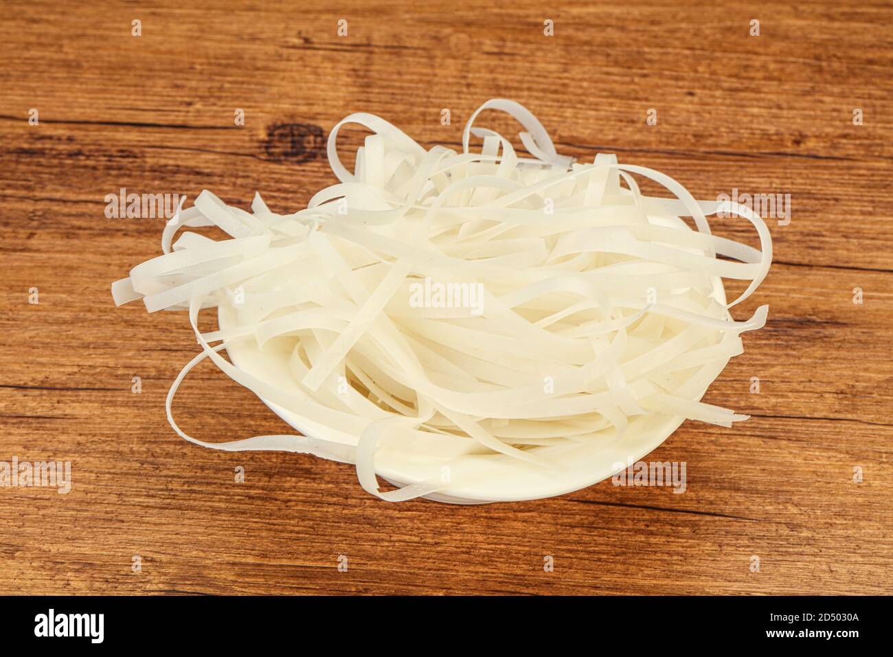 Boiled rice noodle ready for cooking Stock Photo - Alamy