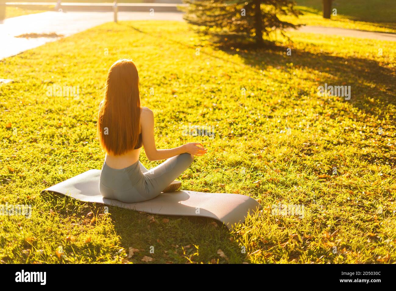 Woman sitting back view knee hi-res stock photography and images - Alamy