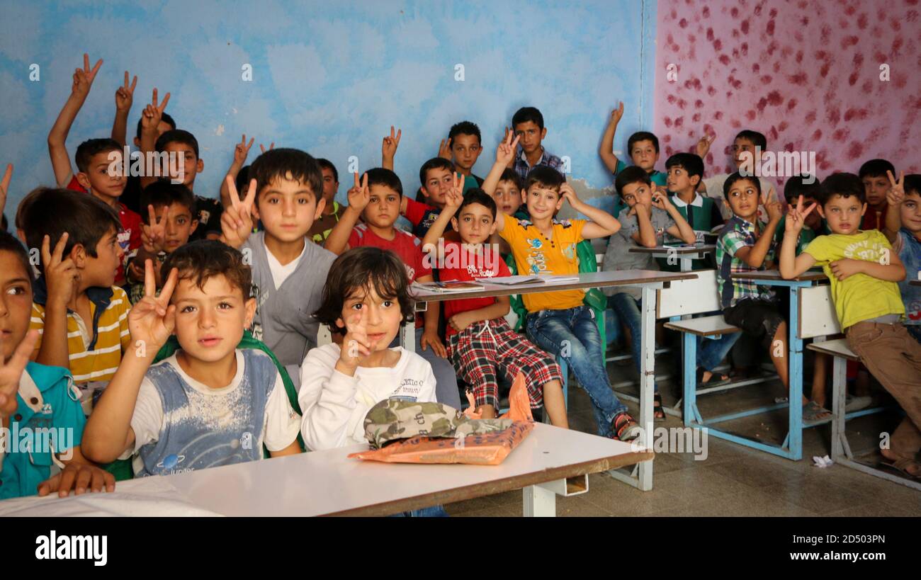 Syrian refugee children inside a school. war in Syria Stock Photo - Alamy