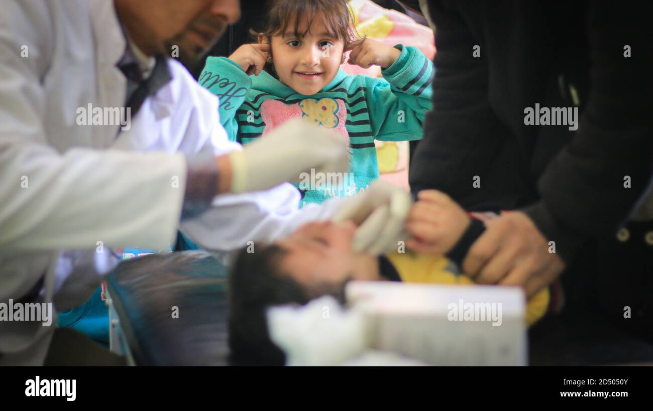 Kid scared doctor shot hi-res stock photography and images - Alamy