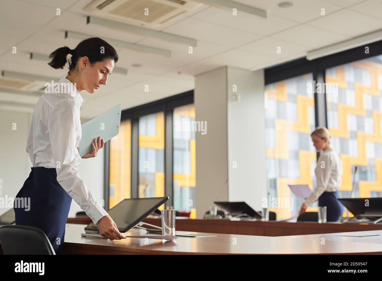 Side by side conference table manager confidence teamwork office ...