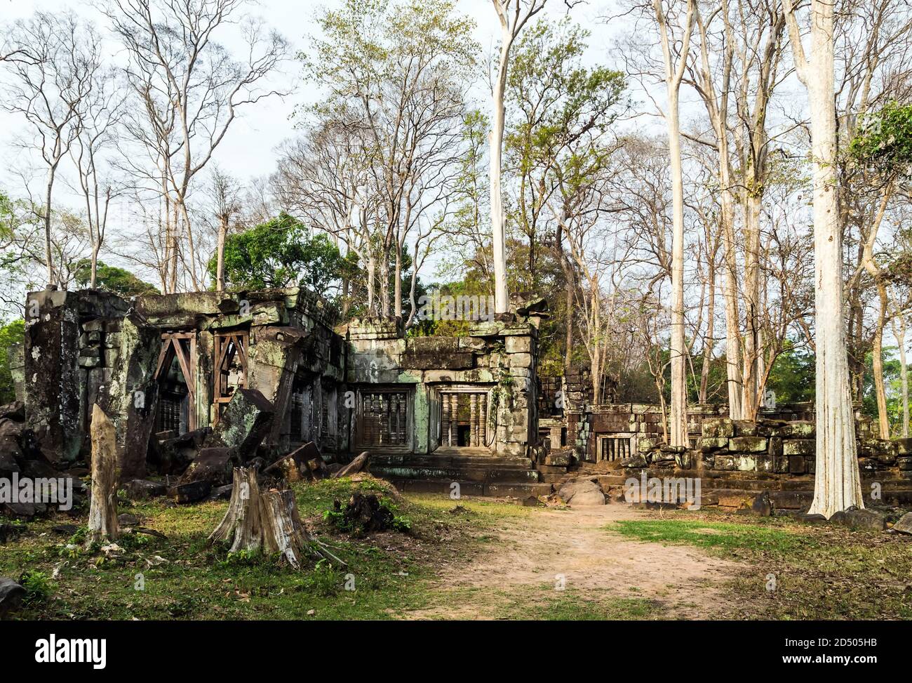 Prasat Krahom Hindu Temple in Koh Ker. Koh Ker temples group famous ...