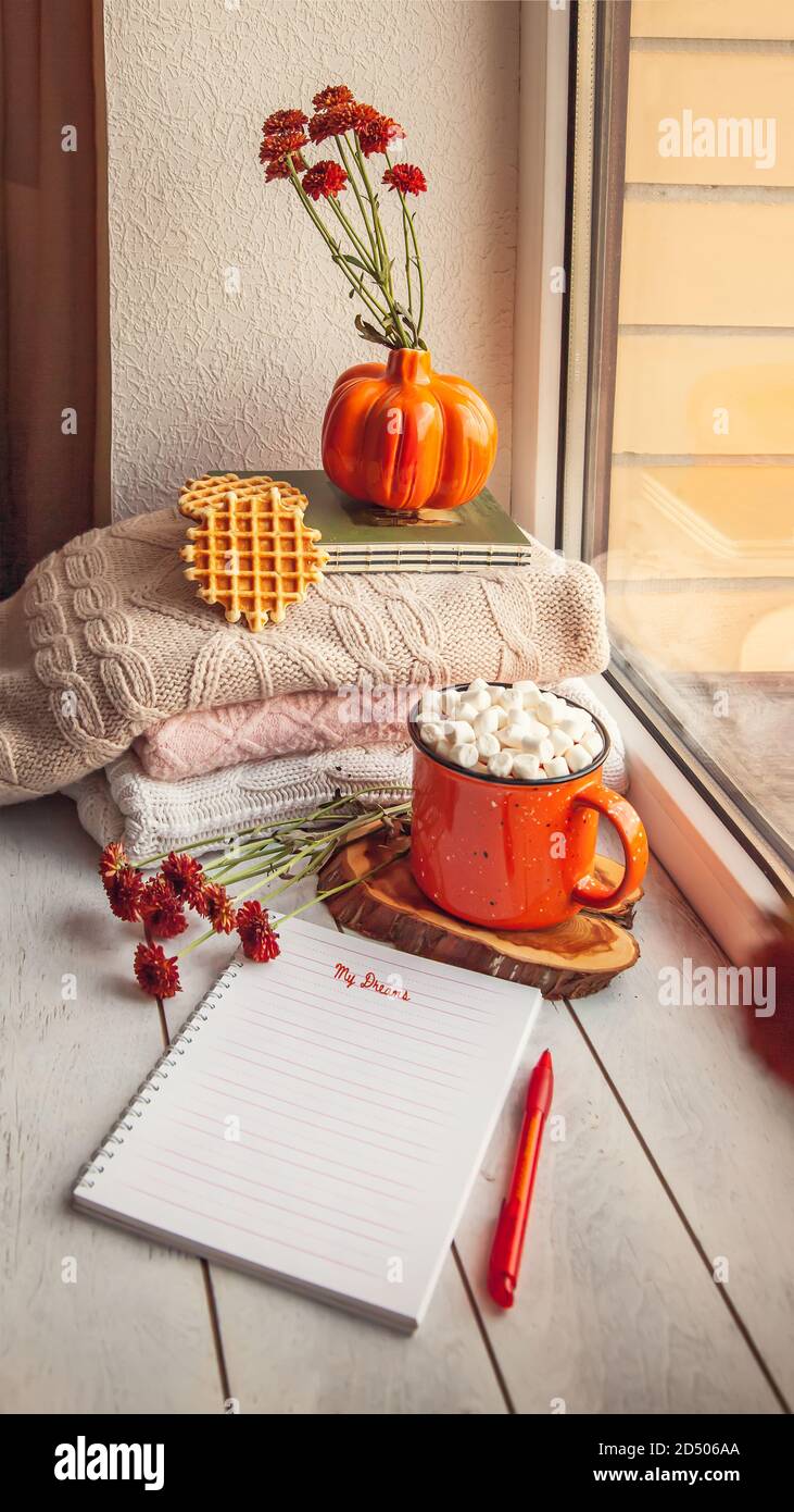 Warm notes hi-res stock photography and images - Alamy