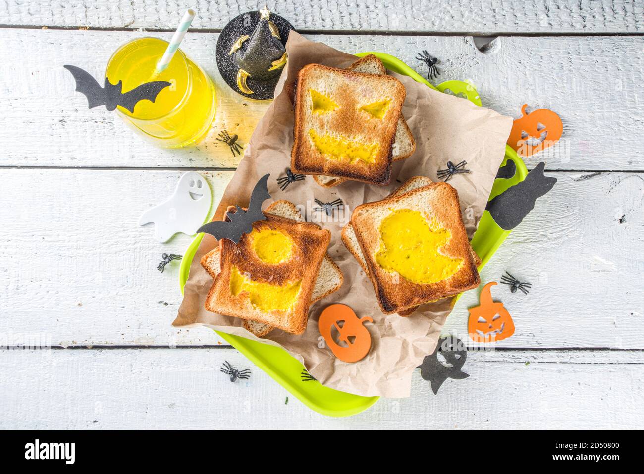 Funny food for kids, Halloween breakfast, lunch box: toast with ...