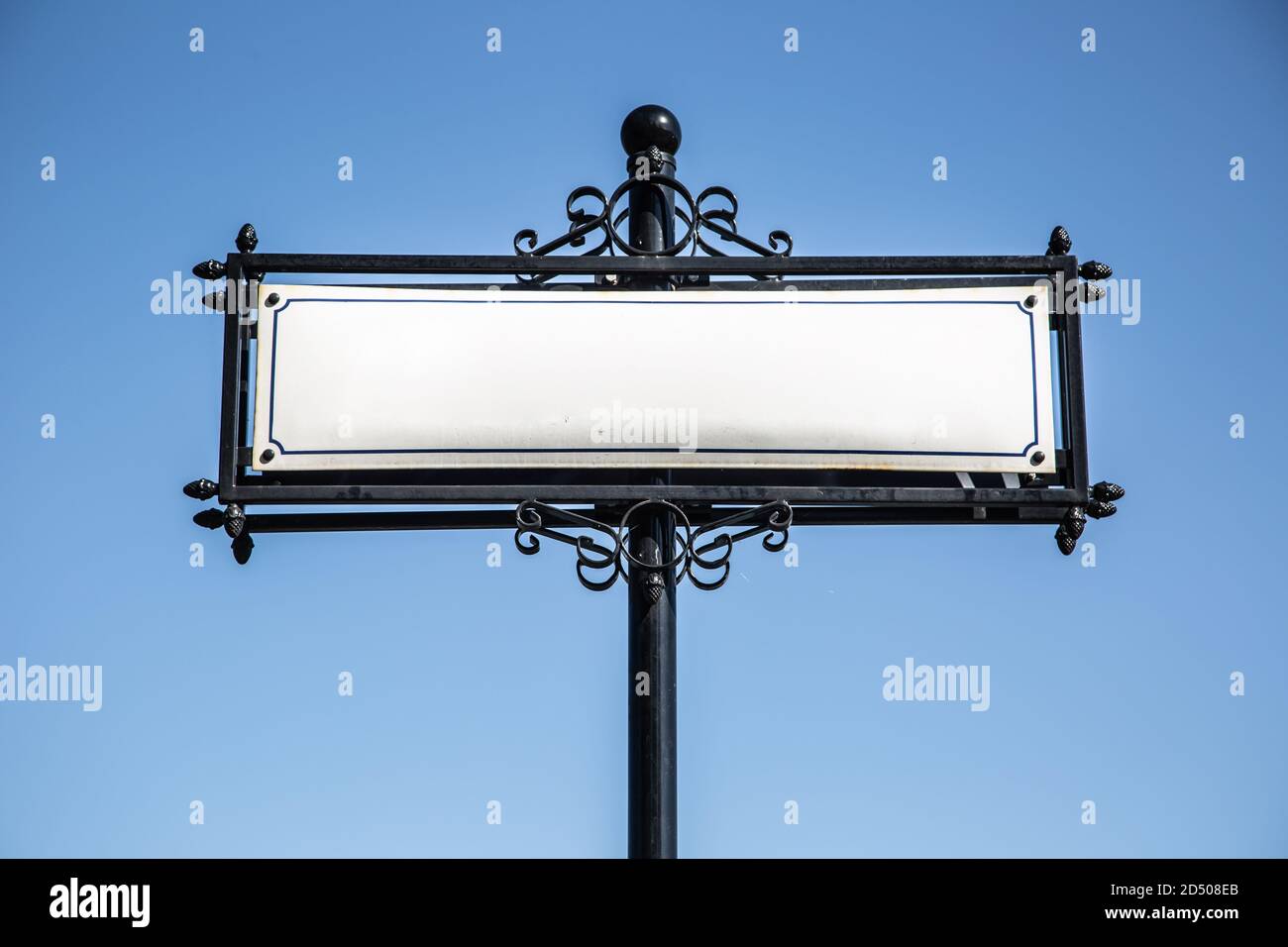 Empty vintage billboard hi-res stock photography and images - Alamy