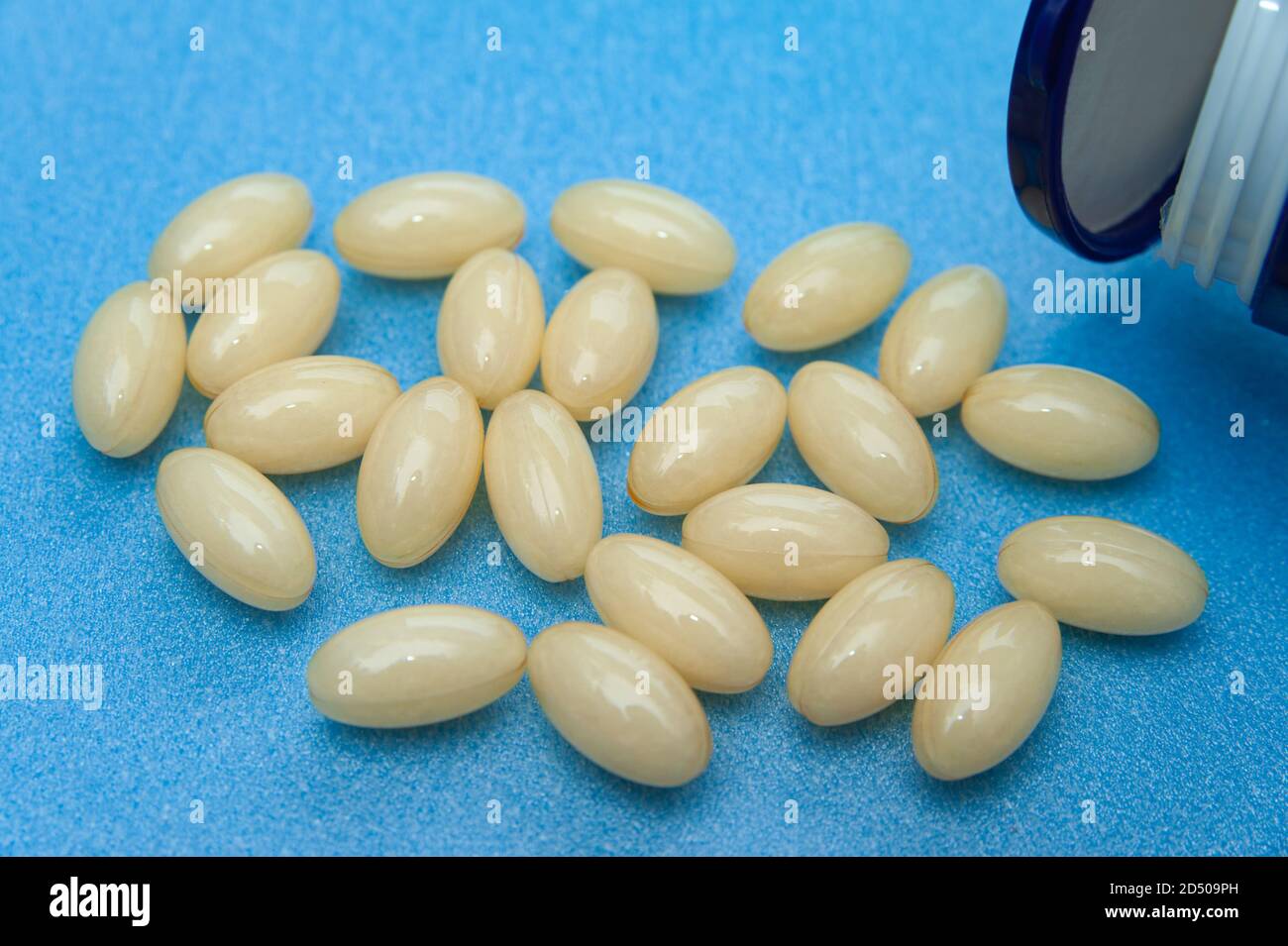 Soft gel capsules hi-res stock photography and images - Alamy