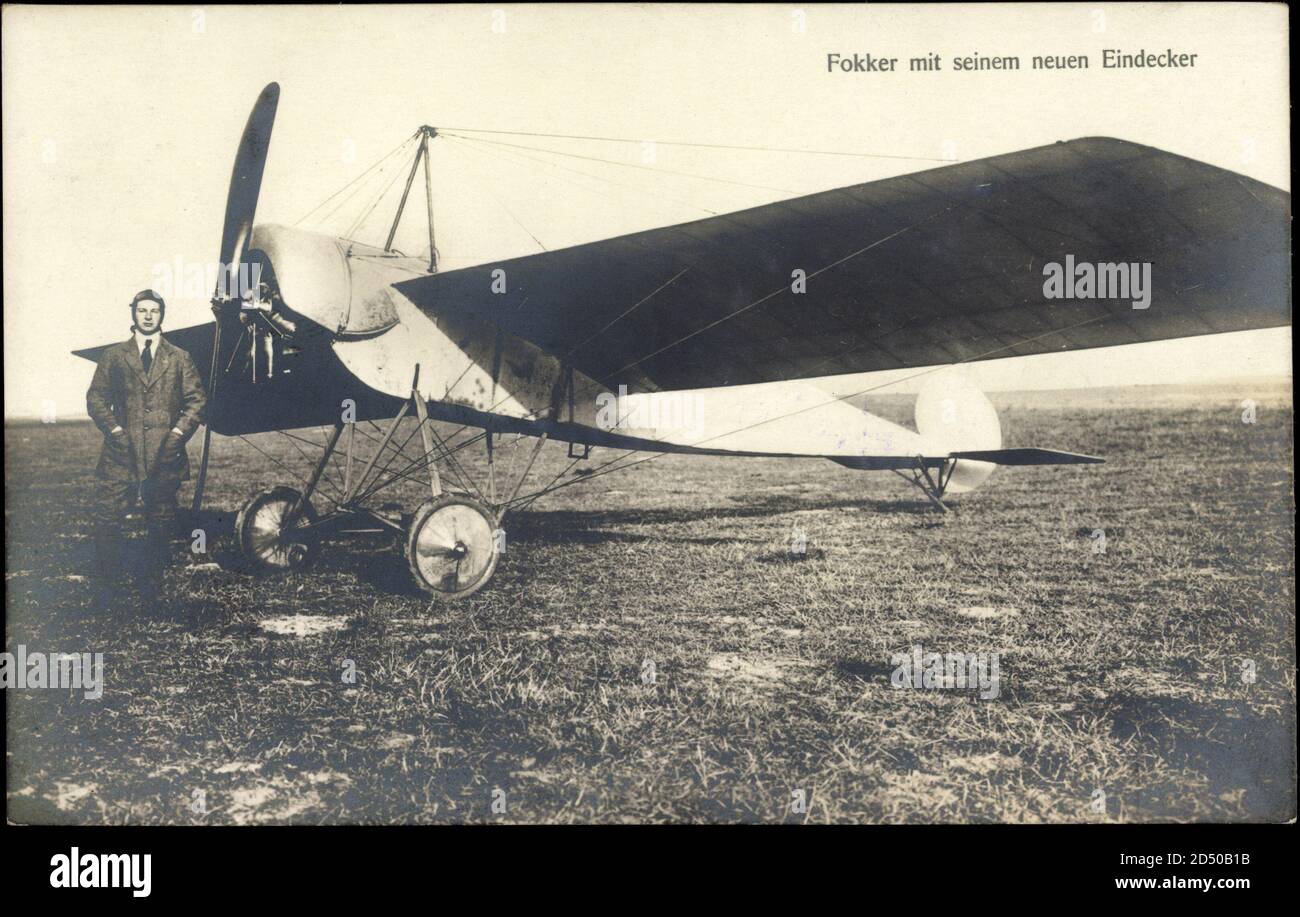 Flieger Fokker mit seinem neuen Eindecker | usage worldwide Stock Photo ...
