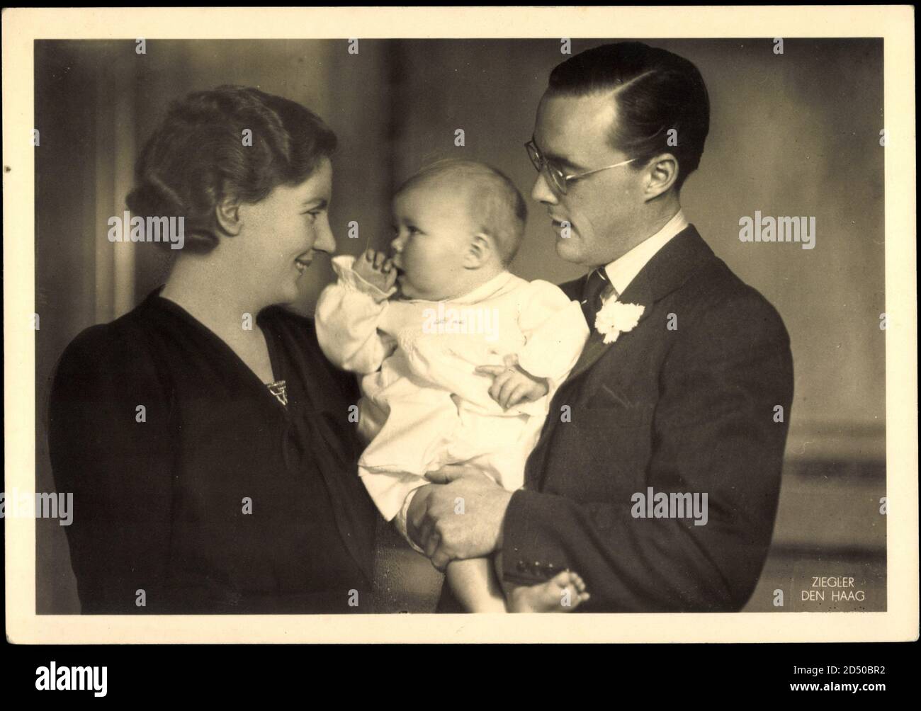 Juliana, Bernhard zur Lippe, Prinz. Beatrix, Adel | usage worldwide ...