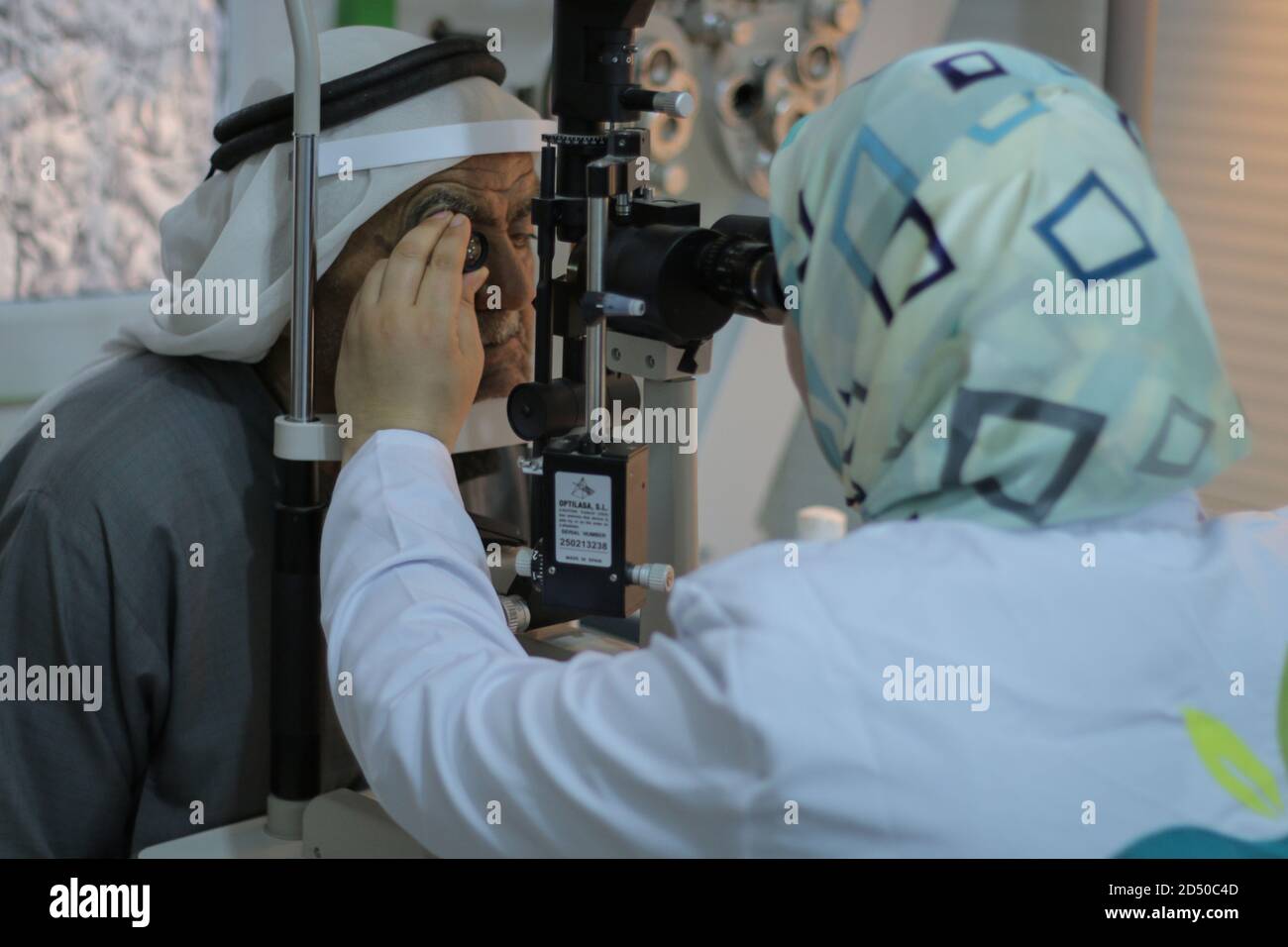 Examine the patient on the ophthalmic machine Stock Photo - Alamy