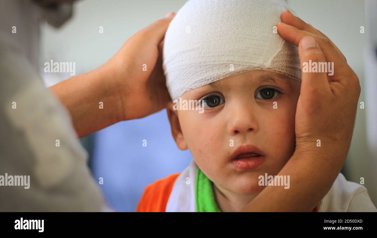 Child head injury hospital hi-res stock photography and images - Alamy