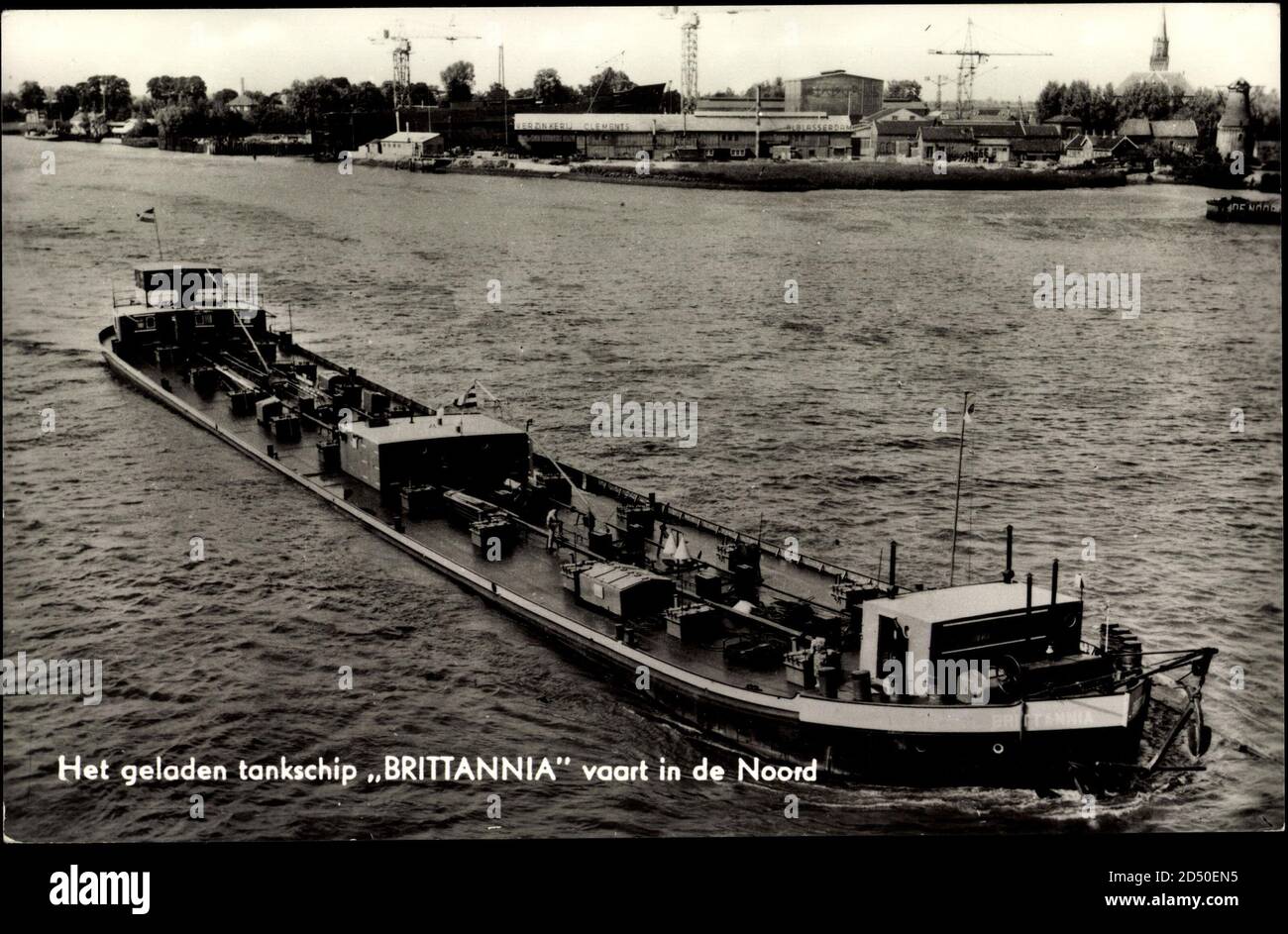 Het geladen tankschip Brittannia vaart in de Noord, Tanker, van Ommeren ...