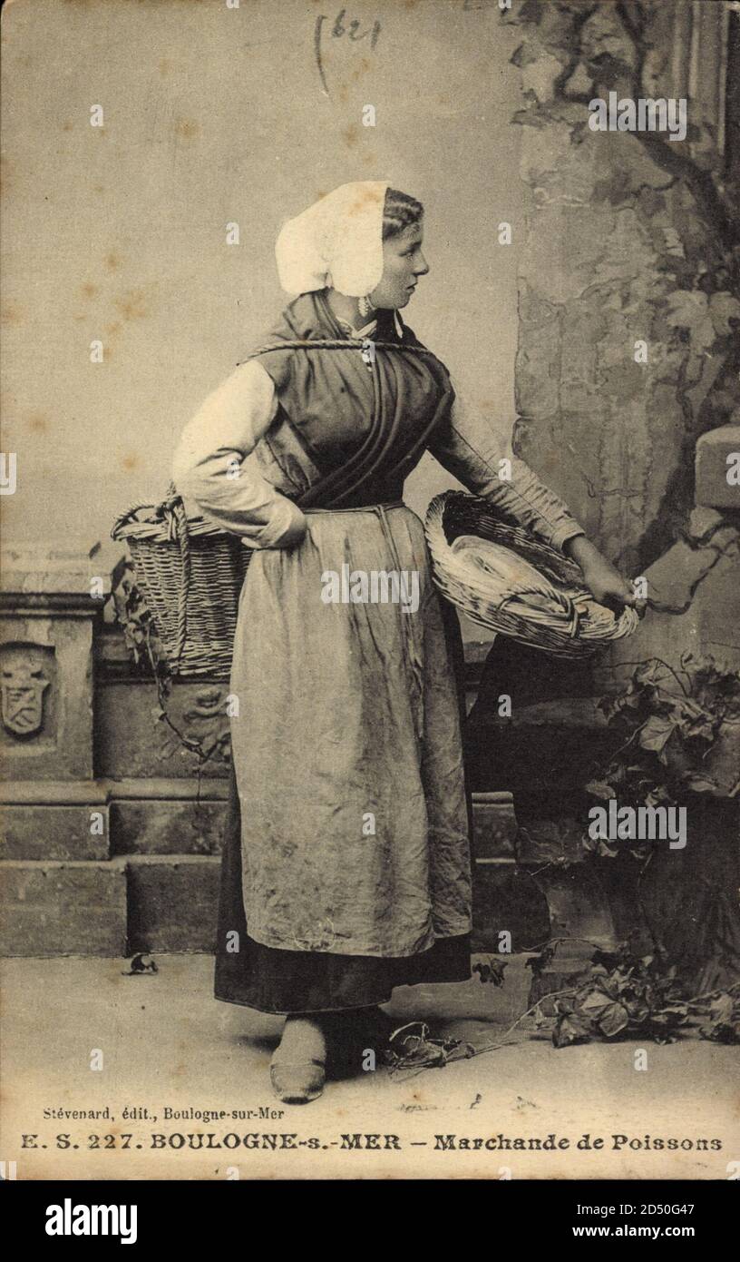 Boulogne sur Mer Pas de Calais, Marchande de Poissons, Tracht ...
