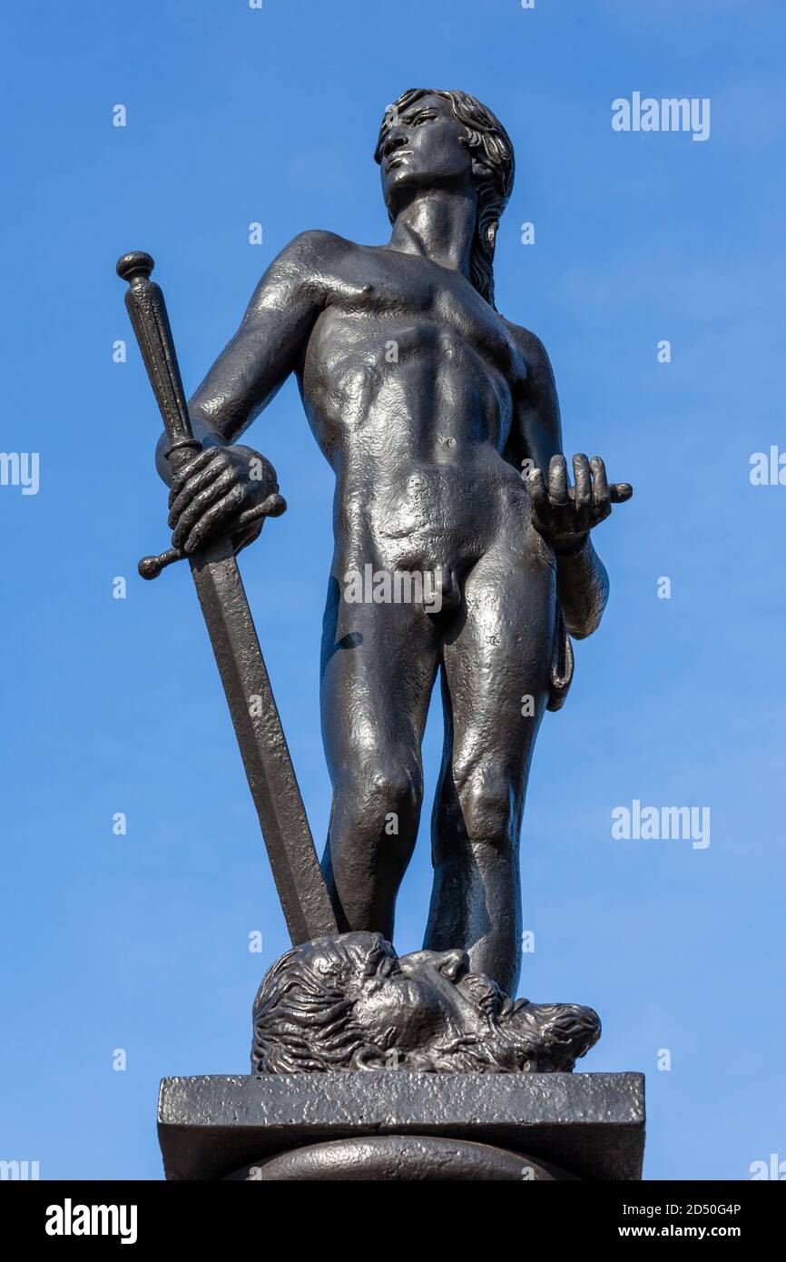 David goliath statue hi-res stock photography and images - Alamy