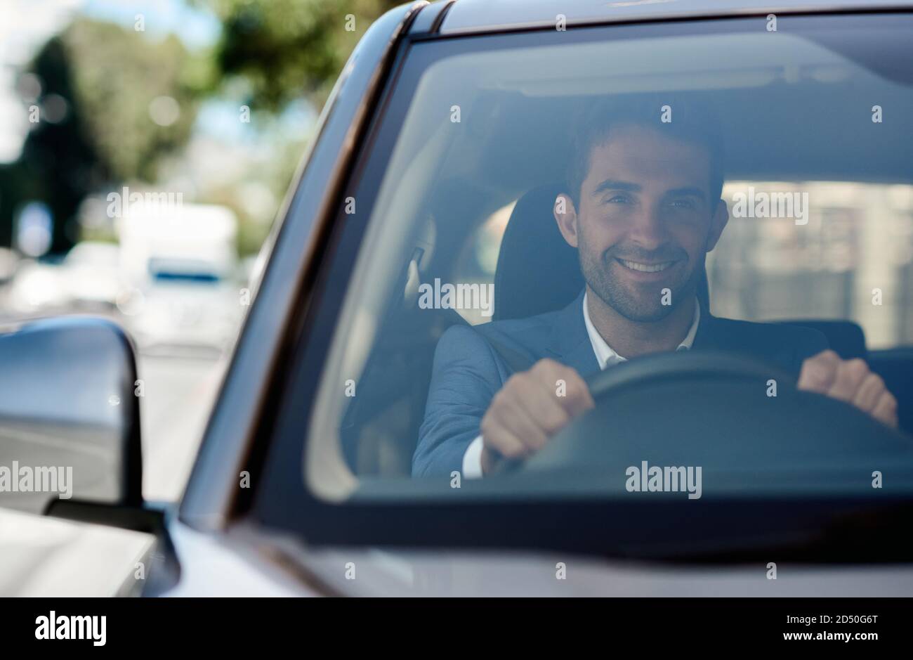 Person smiling while driving hi-res stock photography and images - Alamy