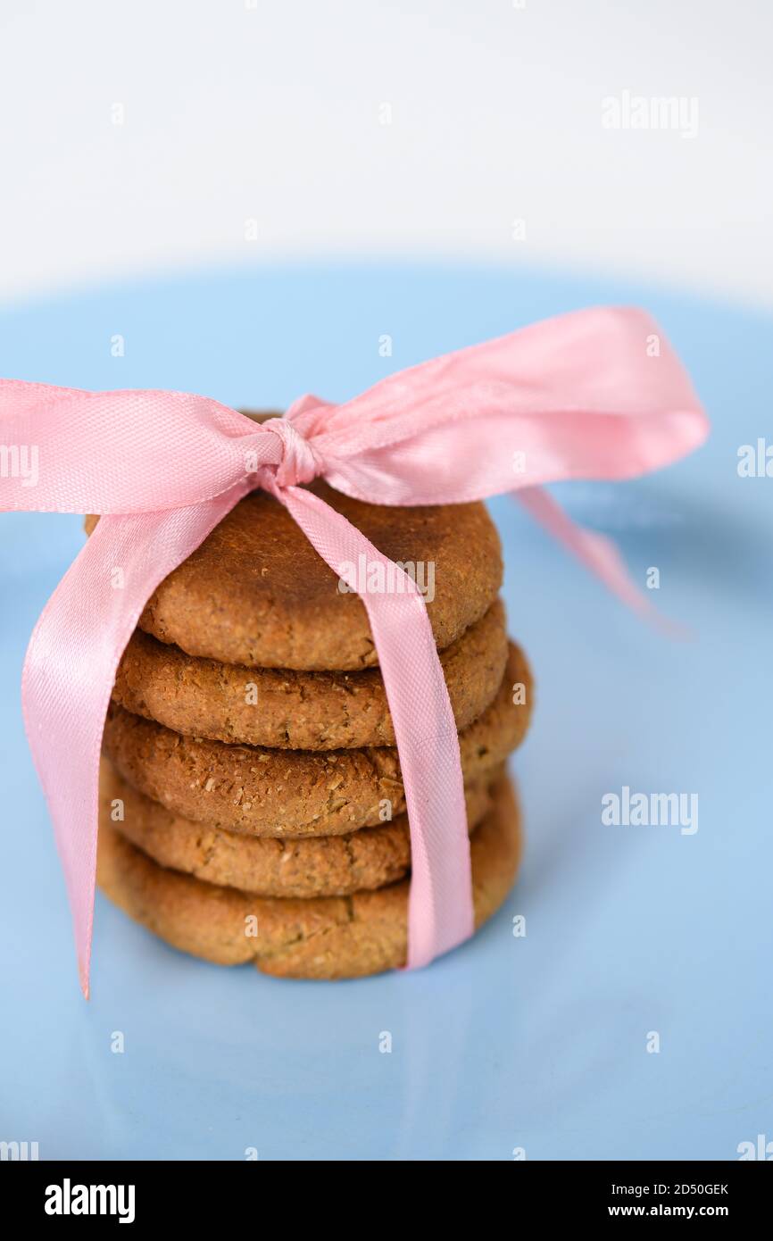 Ribbon tied biscuits hi-res stock photography and images - Alamy