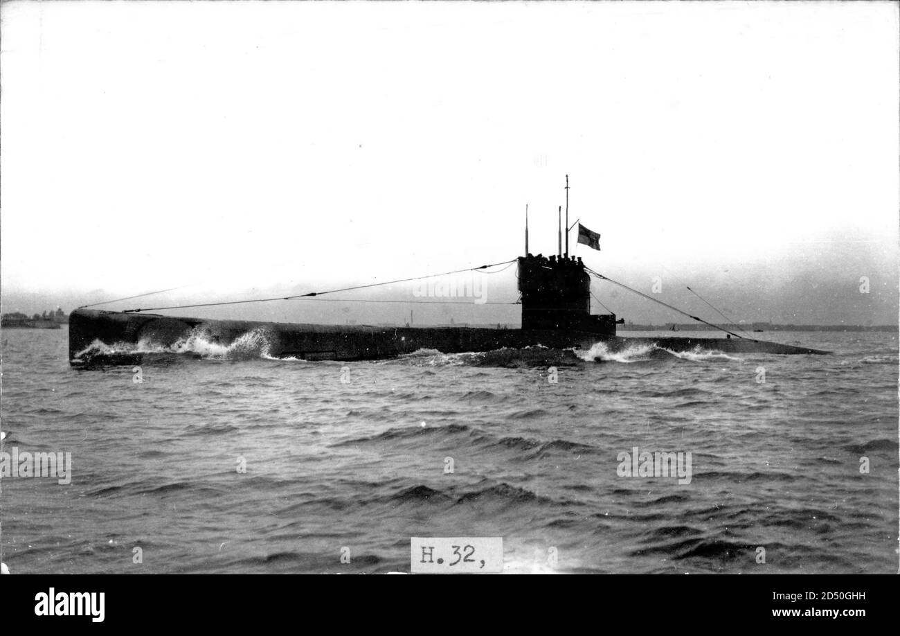 Britisches U Boot, Royal Navy, HMS H 32 | usage worldwide Stock Photo ...