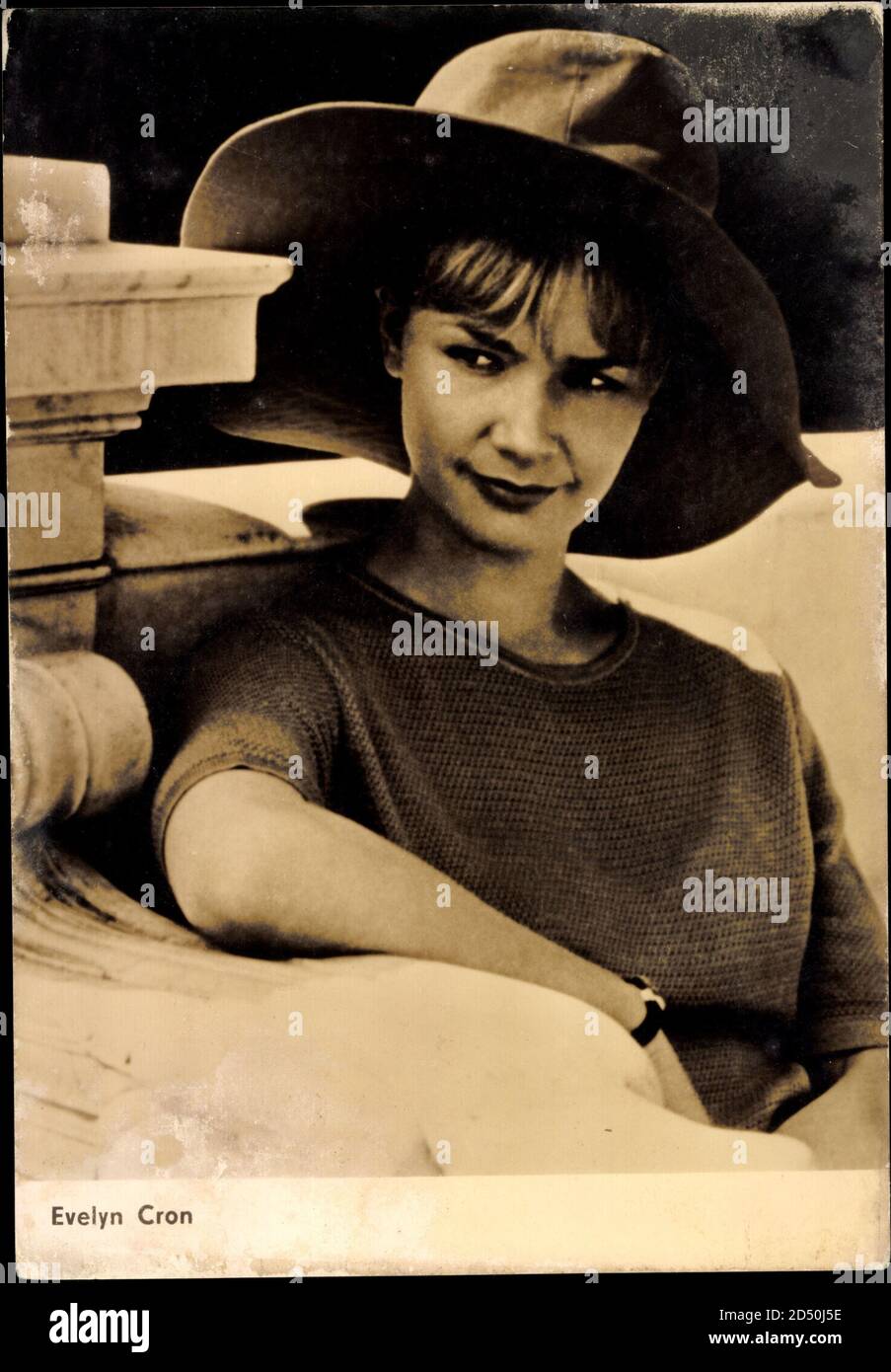 Schauspielerin Evelyn Cron, Cowboyhut, Pullover | usage worldwide Stock ...