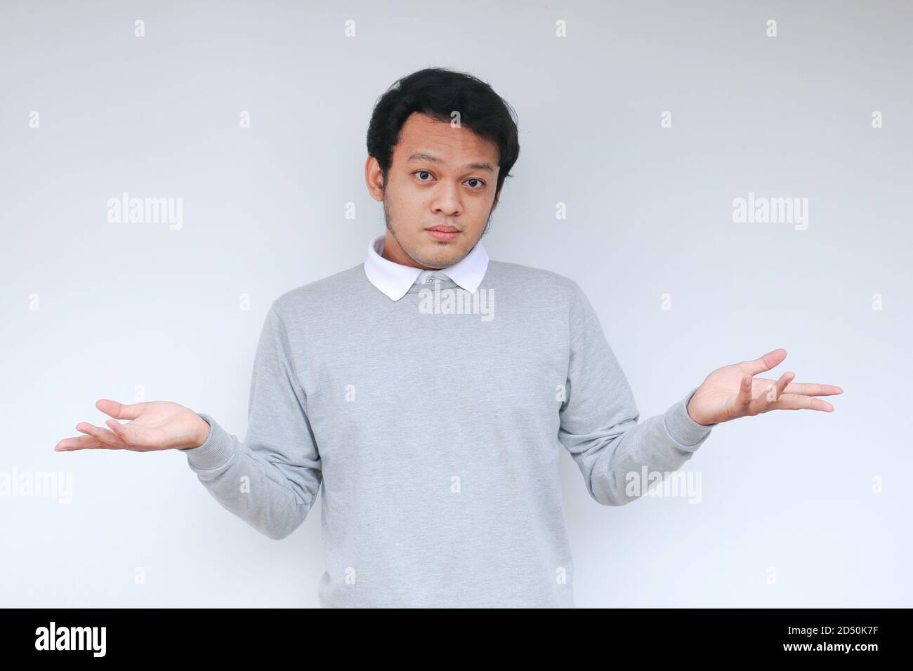 Man shrugging looking camera hi-res stock photography and images - Alamy