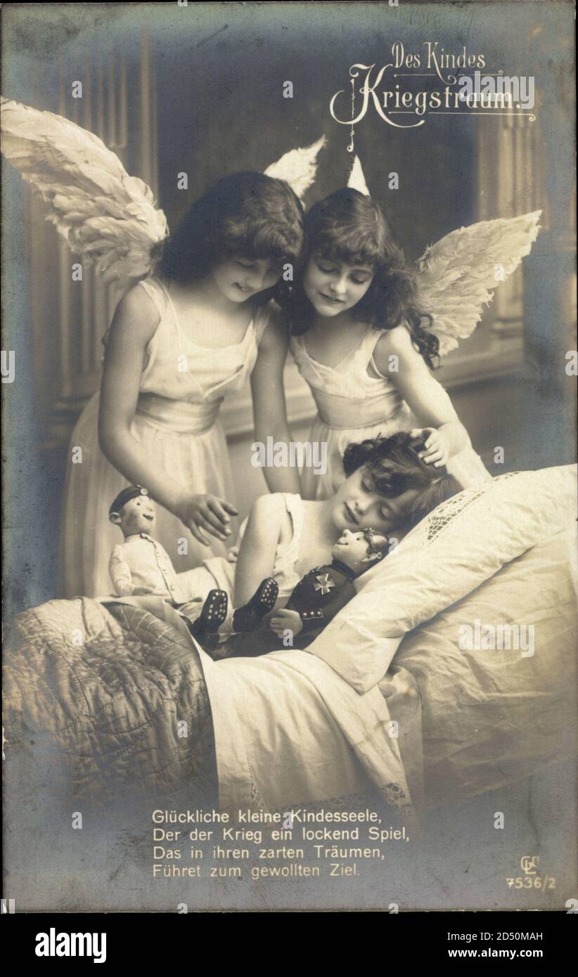 Zwei Schutzengel wachen über ein schlafendes Kind mit Spielzeug | usage worldwide Stock Photo ...