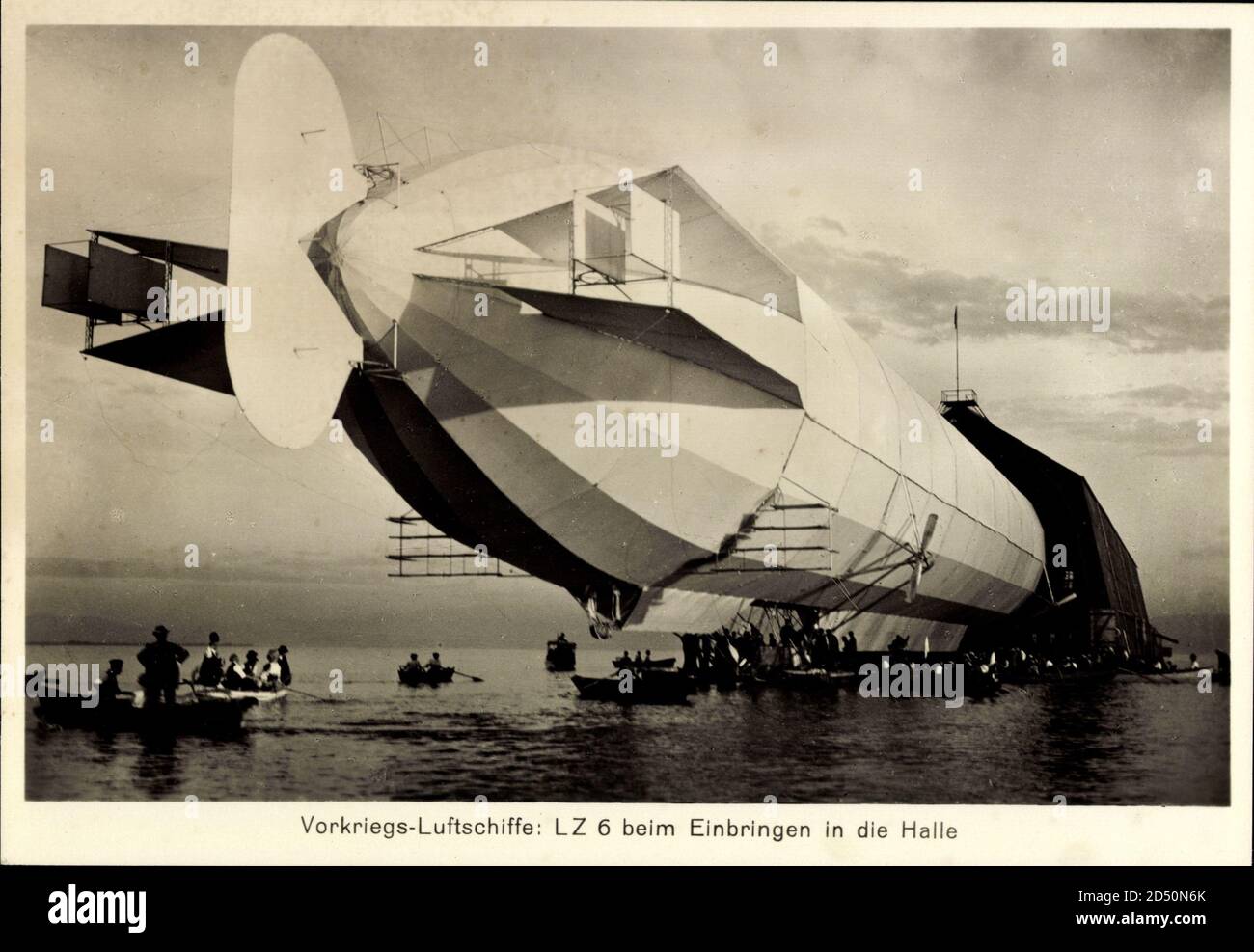 Vorkriegs Stahlluftschiff, LZ 6 beim Einbringen in die Halle | usage ...