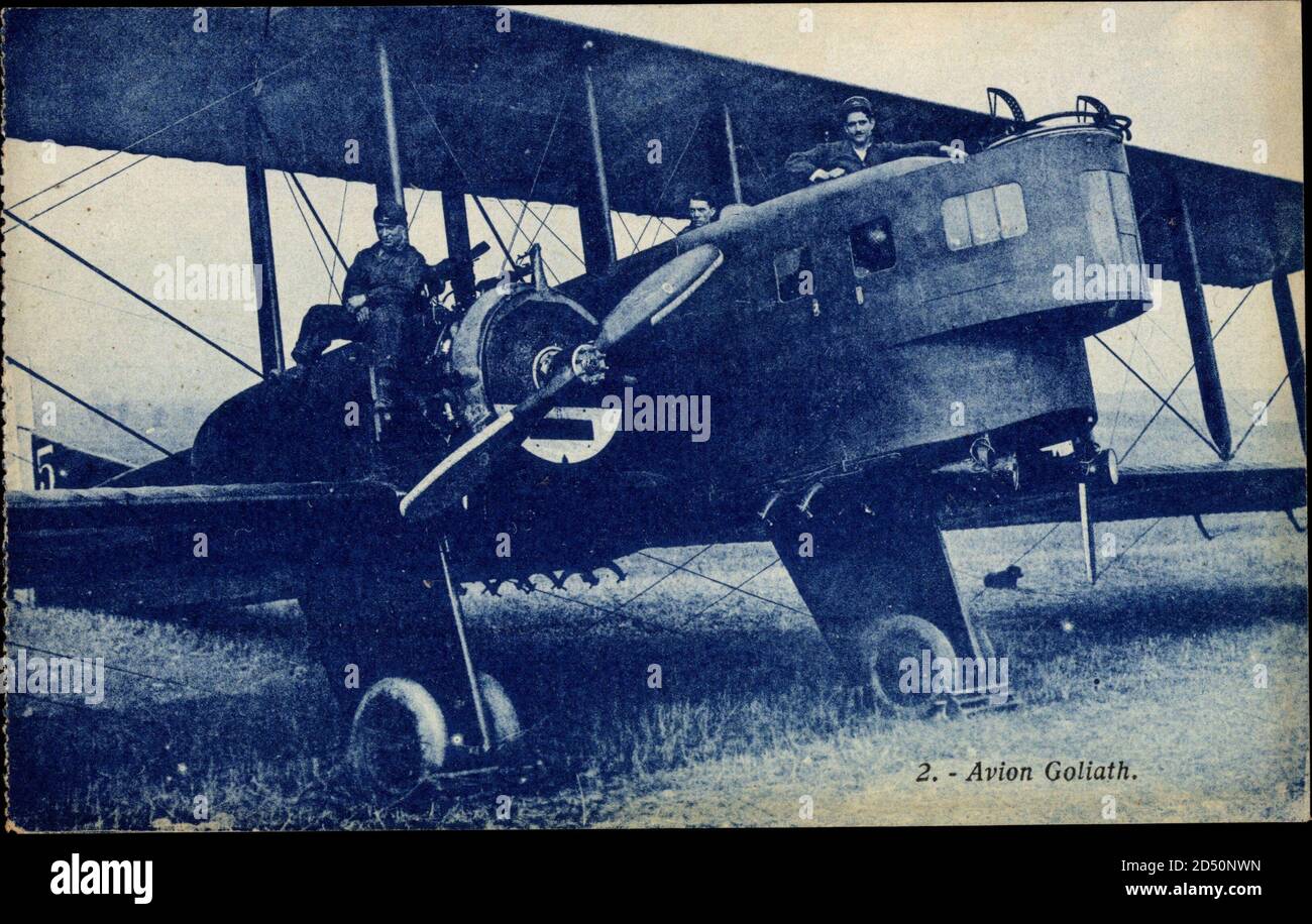 vue générale de l'Avion Golitah et de deux hommes | usage worldwide ...