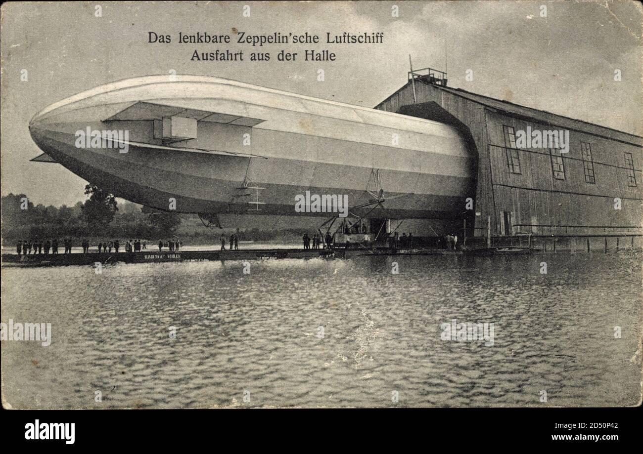 Das lenkbare Zeppelin'sche Luftschiff LZ3, Ausfahrt aus der Halle ...