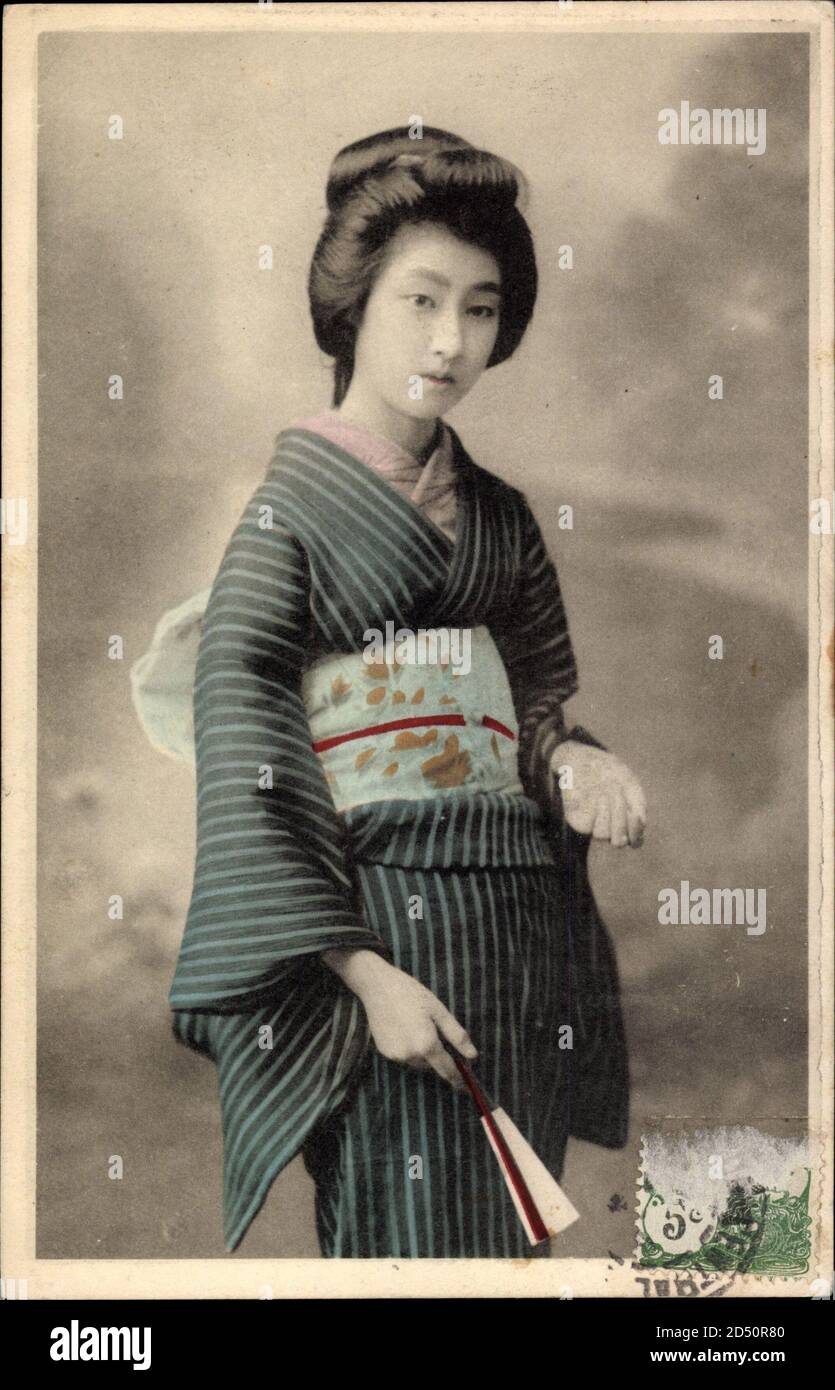 Japan, Japanerin in traditioneller Volkstracht, Kimono, Fächer | usage ...