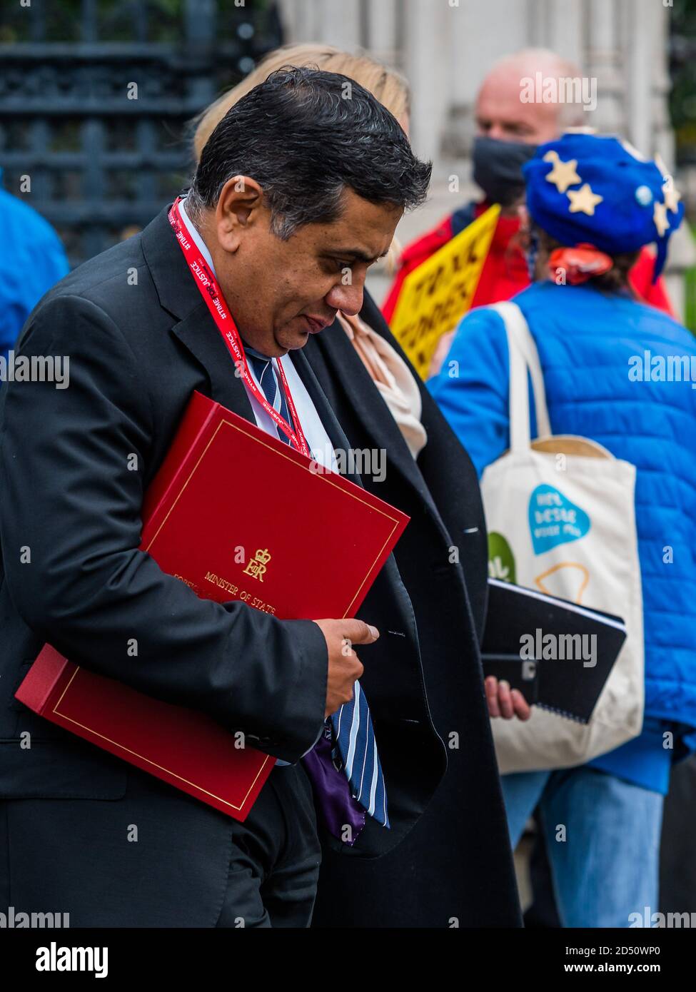 Red ministerial folder hi-res stock photography and images - Alamy