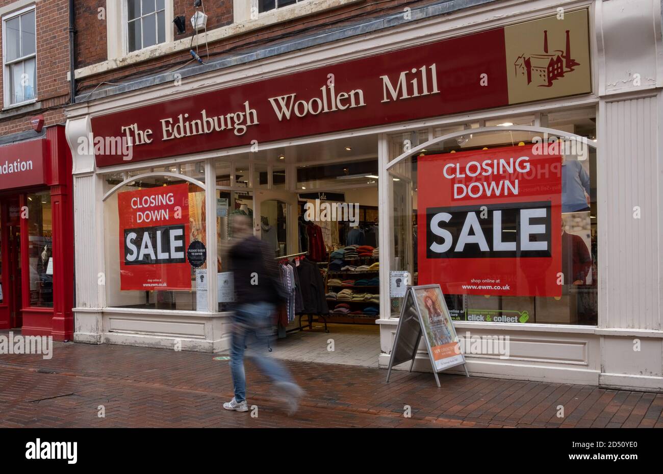 Closing shops high street hi-res stock photography and images - Alamy