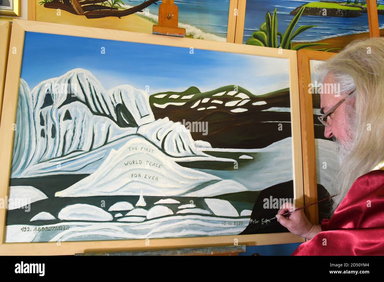 12 October 2020, Saxony-Anhalt, Spergau: The artist Peter Gehre ends in ...