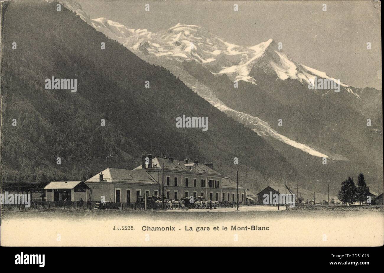 Chamonix en Haute Savoie, La Gare et le Mont Blanc | usage worldwide ...