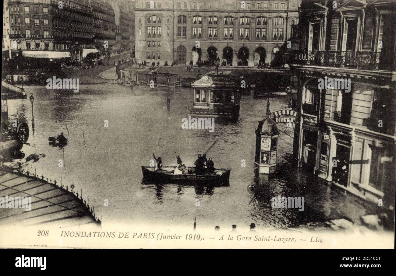 Paris, Inondation de la Seine, Janvier 1910, A la Gare Saint Lazare ...