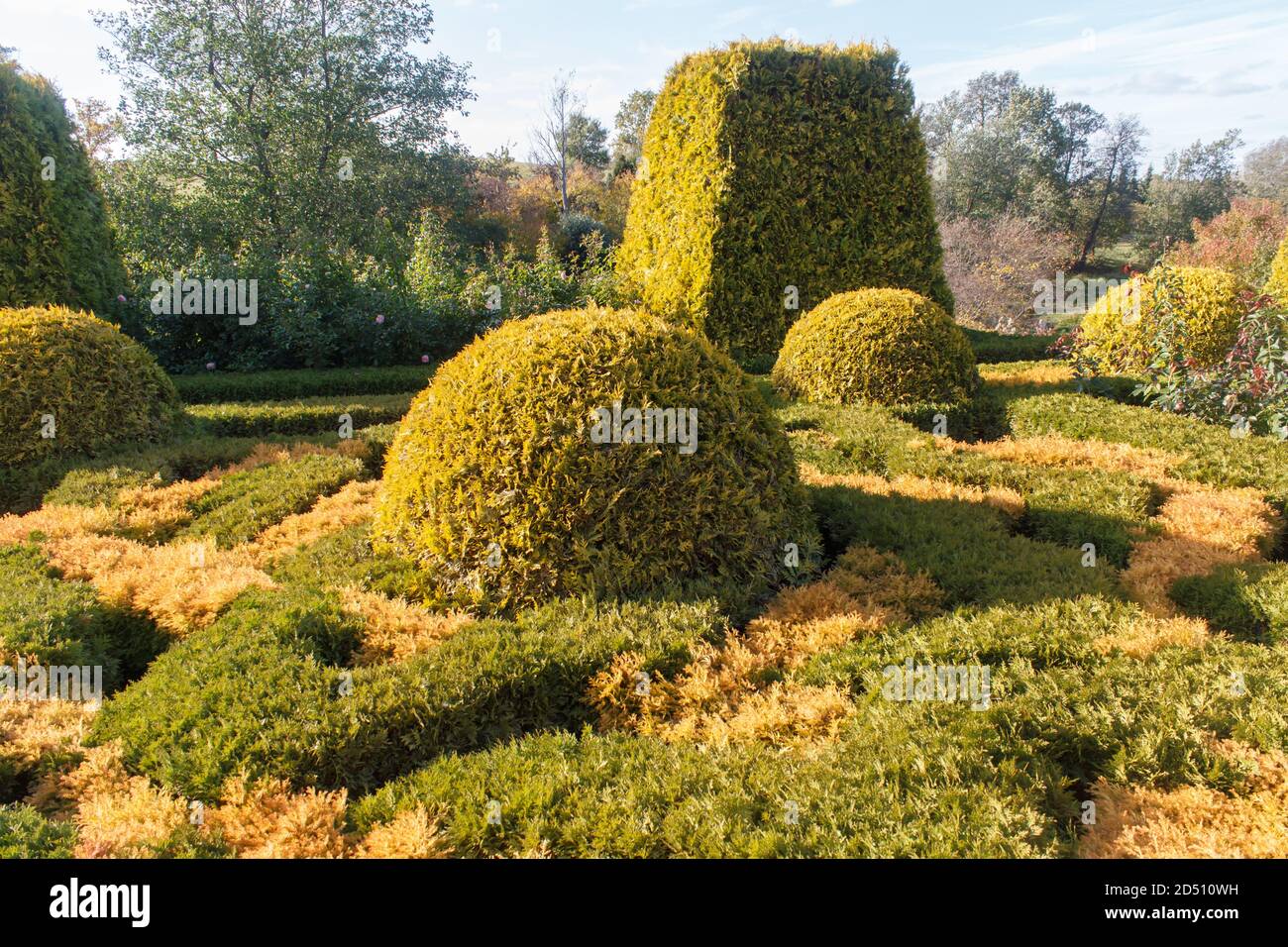 Garden Modern Hedges High Resolution Stock Photography and Images - Alamy