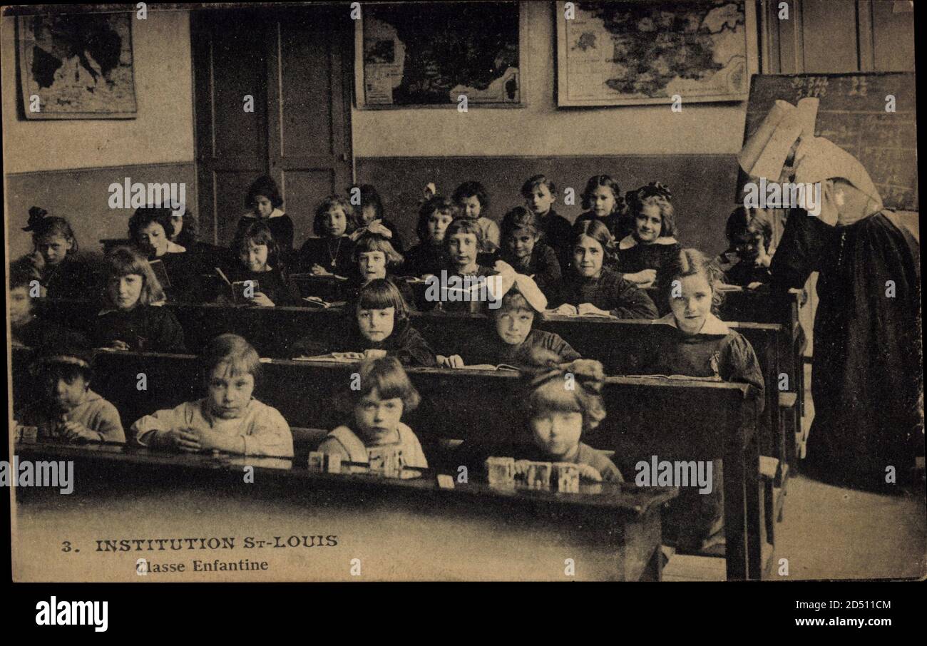 Paris, Institution St. Louis, vue générale d'une classe Enfantine ...
