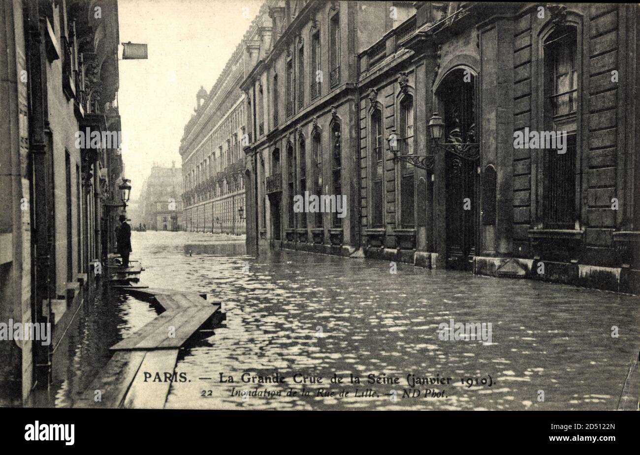 Paris, Inondation 1910, vue générale de la Rue de Lille | usage ...