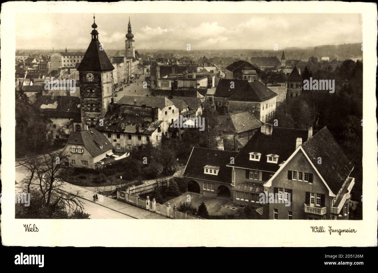 Wels Oberösterreich, Ansicht mit Kirchturm, Uhr | usage worldwide Stock ...