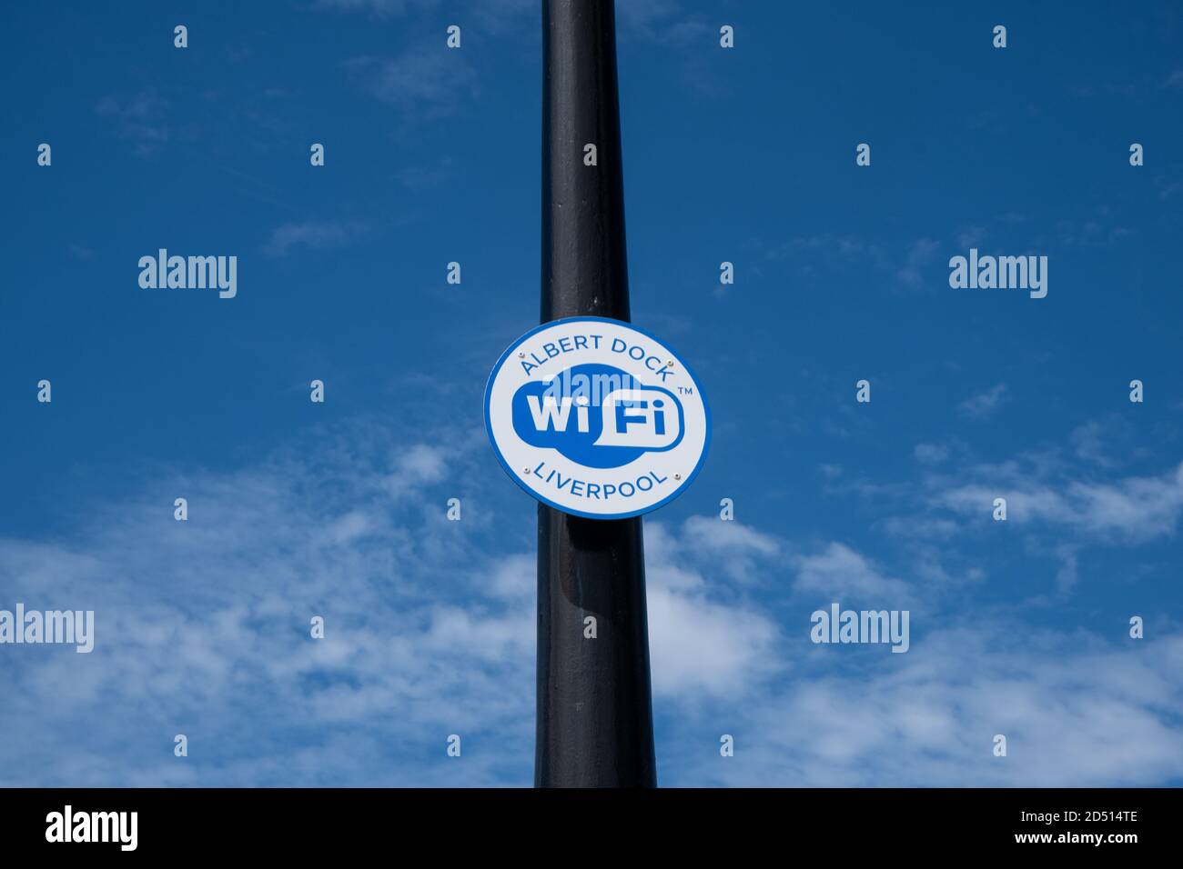 Wifi sign england hi-res stock photography and images - Alamy