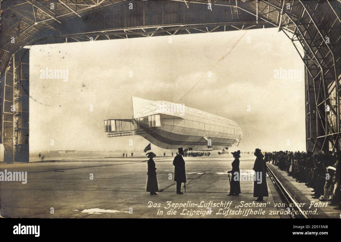 Zeppelin Luftschiff Sachsen von einer Fahrt in die Leipziger Halle ...