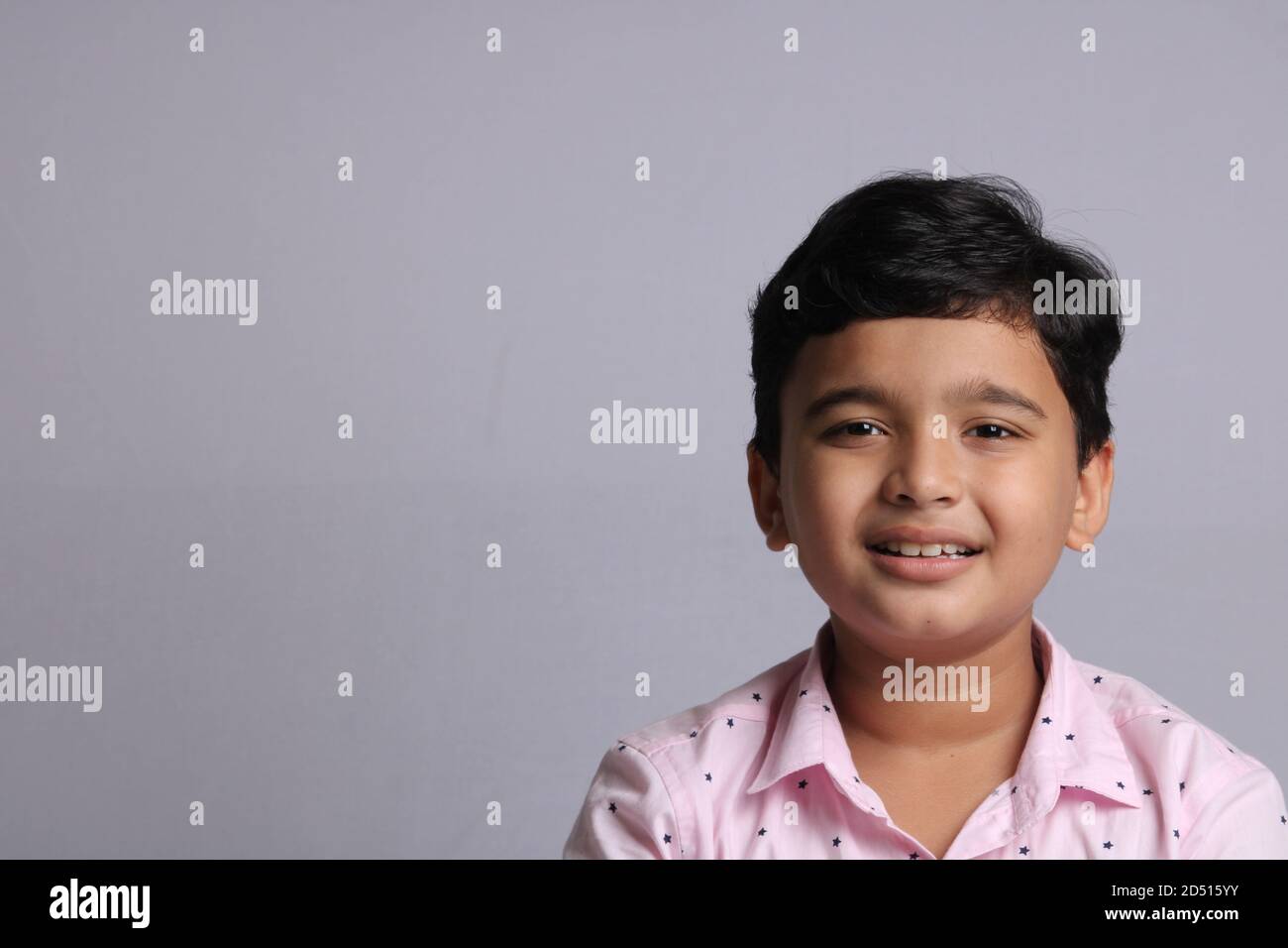 Indian kid boy sitting on floor Stock Photo - Alamy
