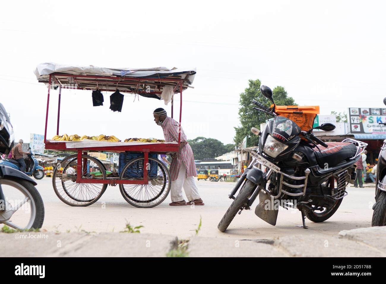 Muslim street seller hi-res stock photography and images - Alamy
