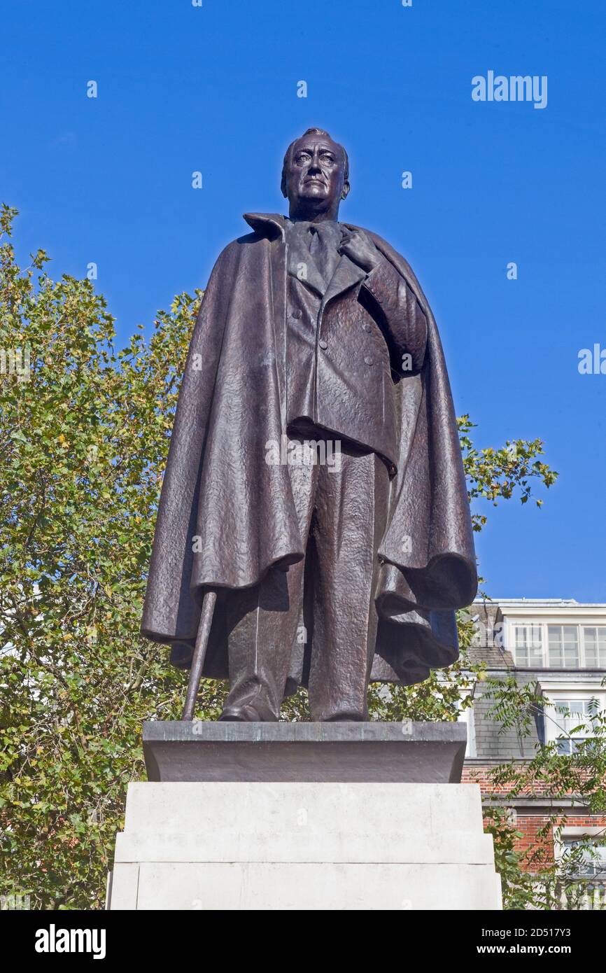 London, Grosvenor Square. The statue of US President Franklin Delano ...
