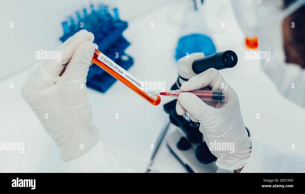 Analyzing data test tubes hi-res stock photography and images - Alamy