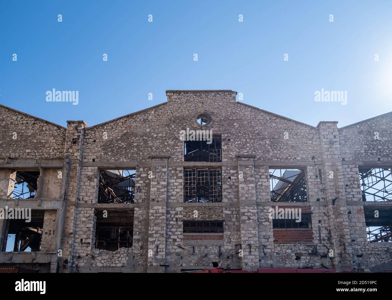 Old brick industrial building exterior hi-res stock photography and ...