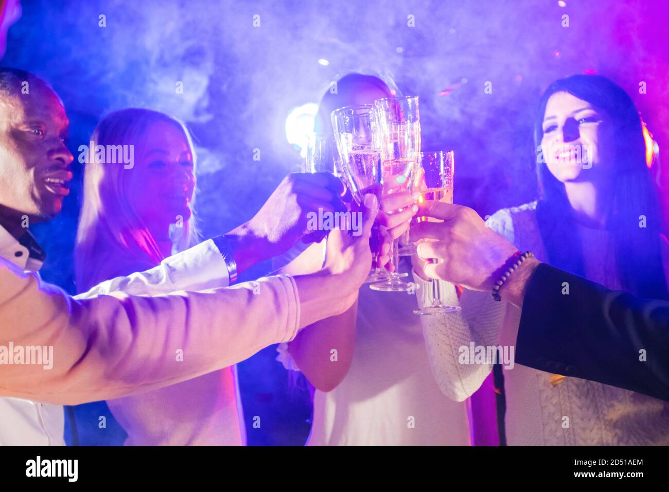 Happy girls dancing in nightclub hi-res stock photography and images ...