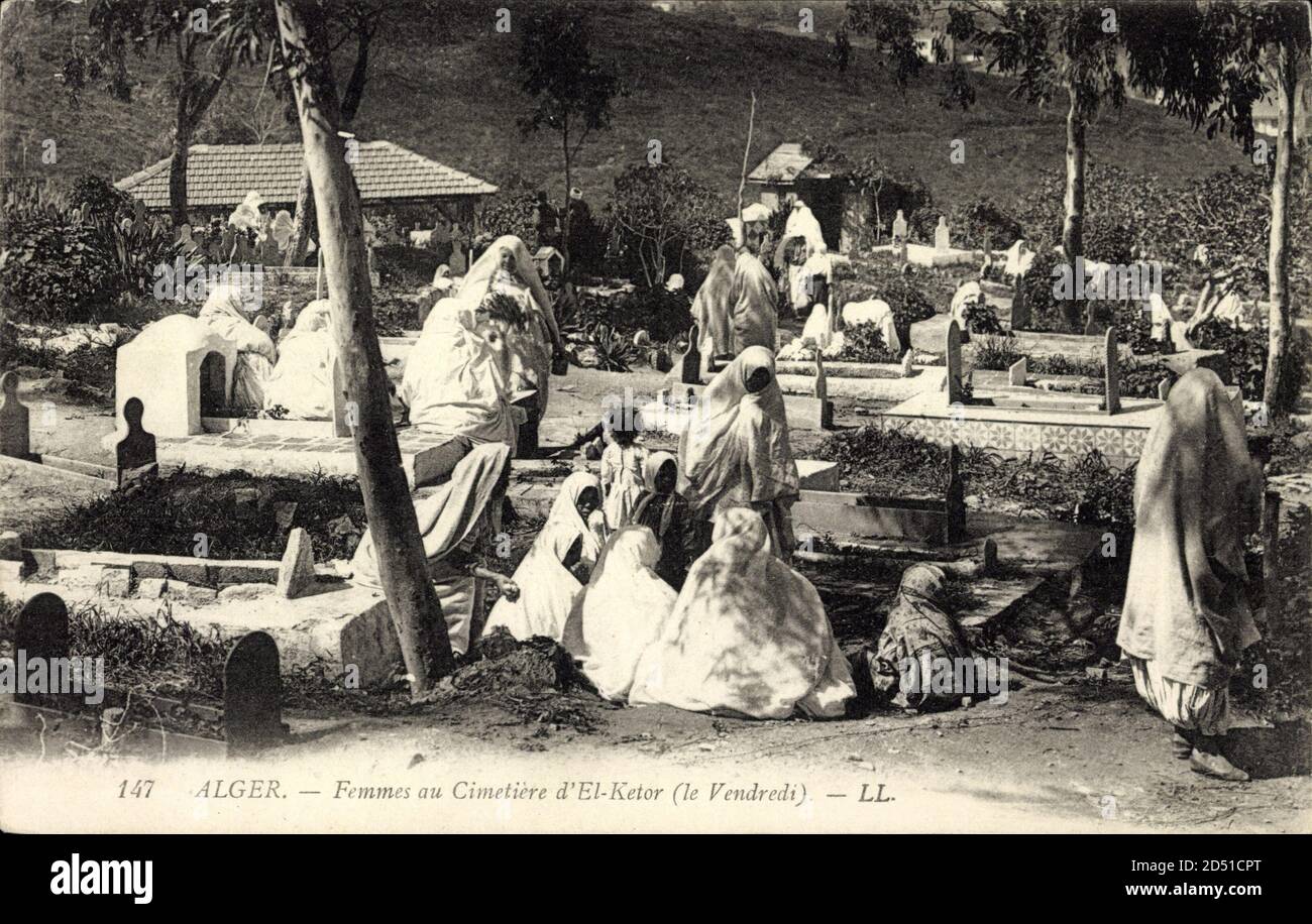 Alger Algerien, Femmes au Cimetiere d'El Ketor le vendredi | usage ...