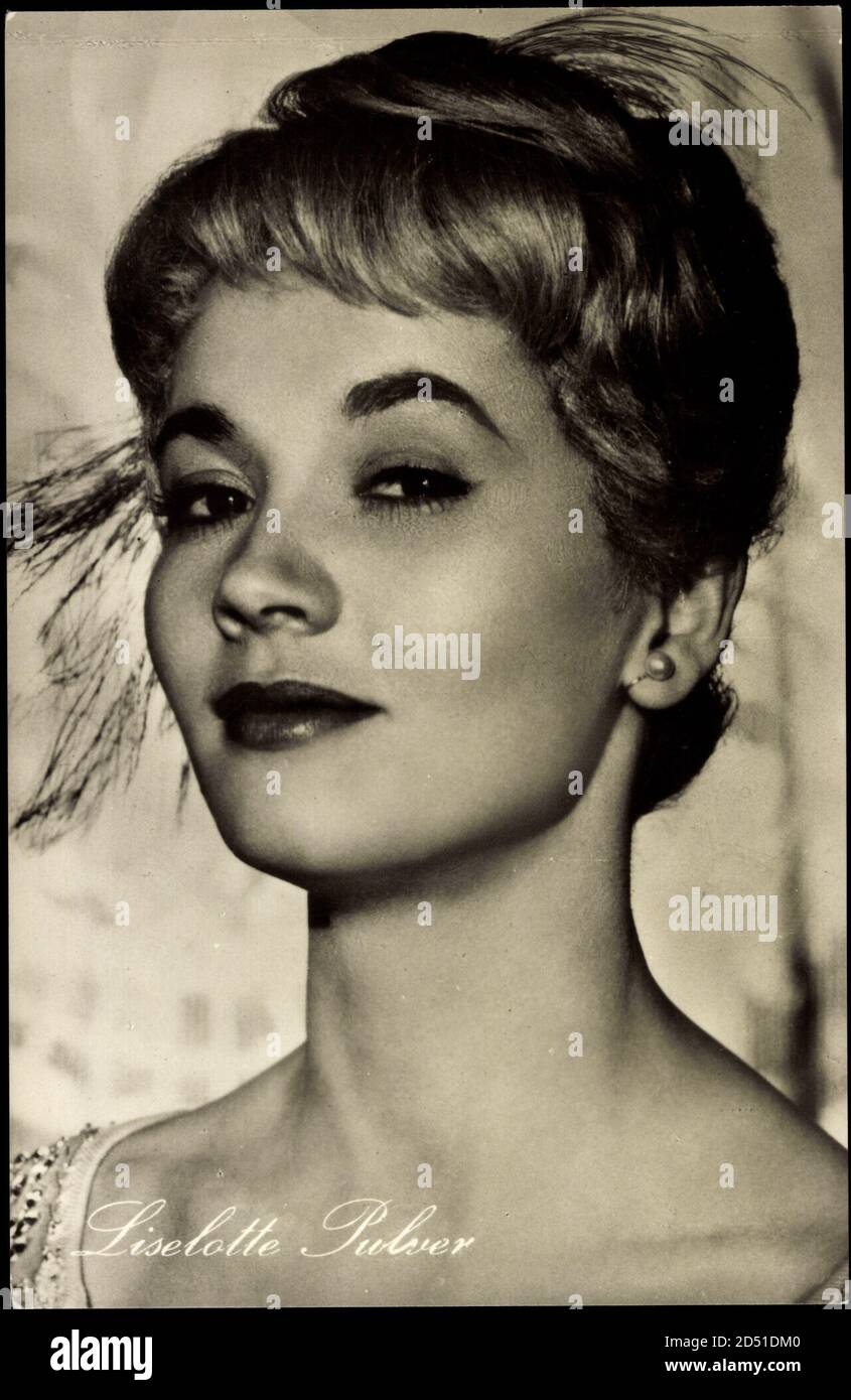 Schauspielerin Liselotte Pulver, Portrait | usage worldwide Stock Photo ...