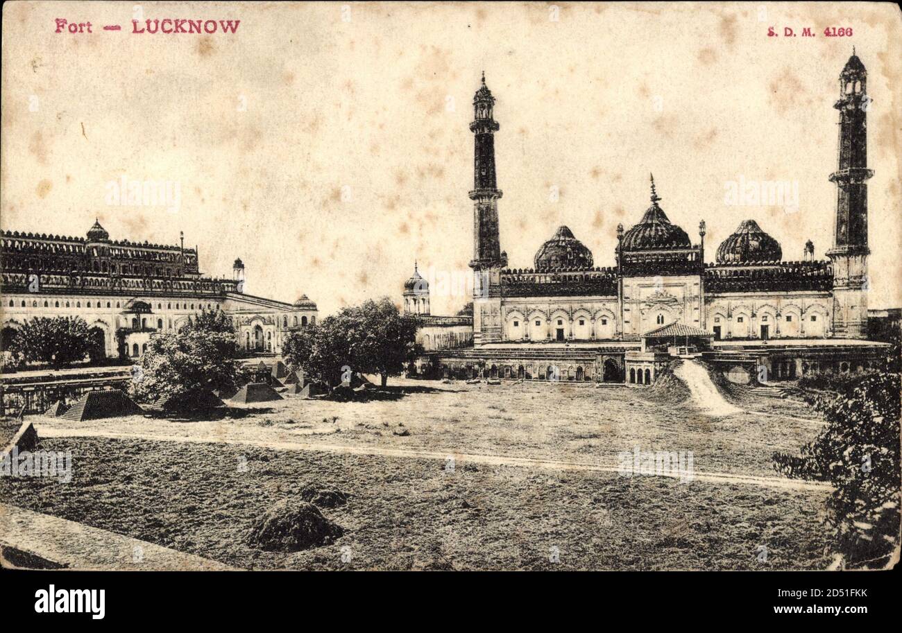 Fort Lucknow Indien, Blick auf einen Palast mit Türmen | usage ...