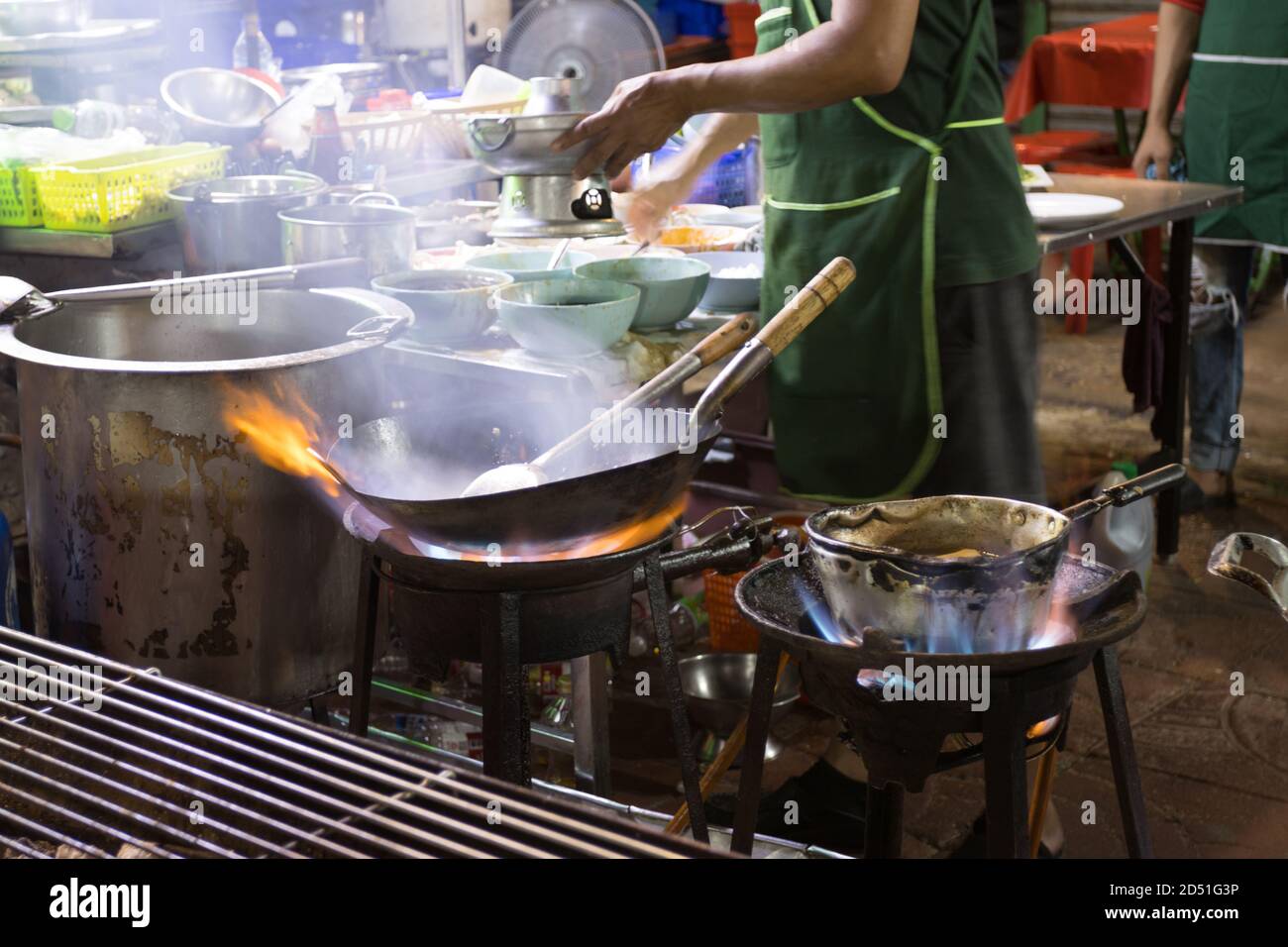 Cooking in the street hi-res stock photography and images - Alamy
