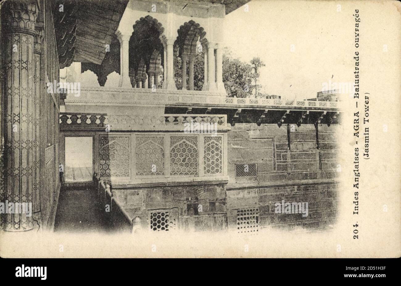 Agra Indien, general view of the Jasmin Tower, Balustrade ouvragée ...