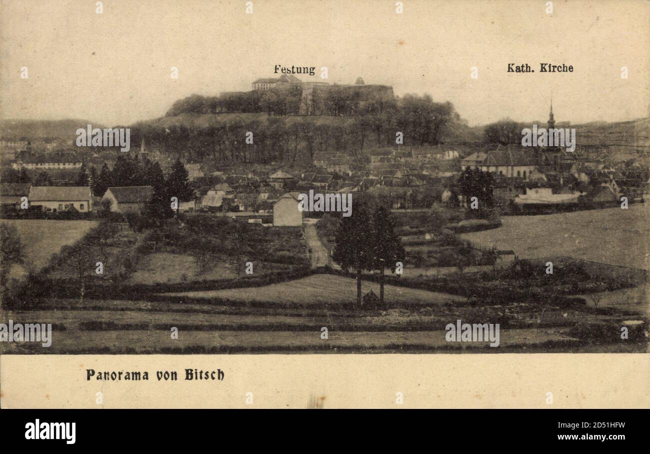 Bitsch Moselle, Partie an der Katholischen Kirche und die Festung im ...